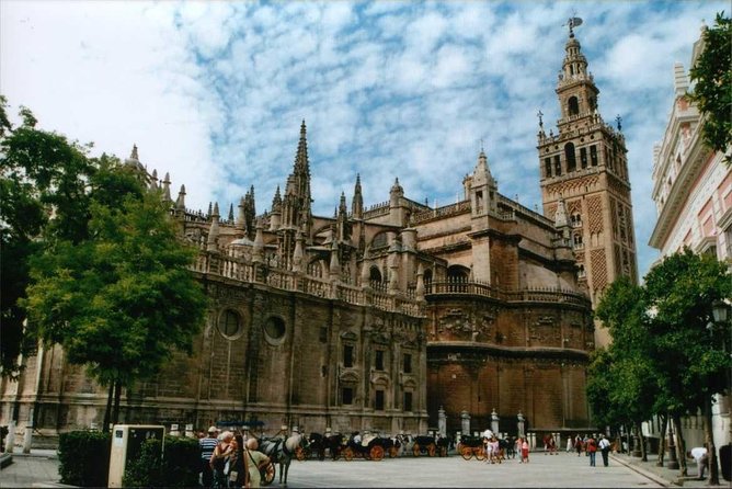 Alcazar, Catedral and Giralda with entrance included - Alcázar of Seville: A Living History