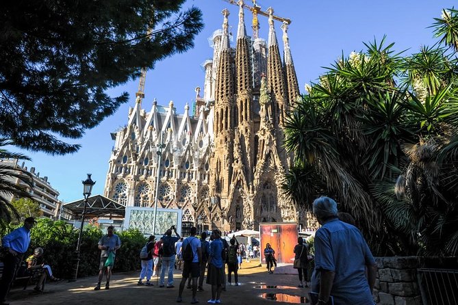Barcelona Highlights & Sagrada Familia Skip-the-Line Private Tour - What Makes This Tour Stand Out?