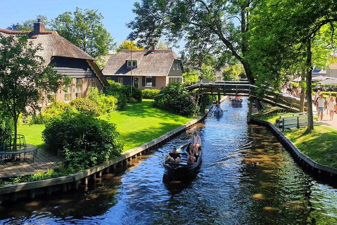 Giethoorn Day Tour from Amsterdam with Small Boat Ride - The Itinerary: What to Expect