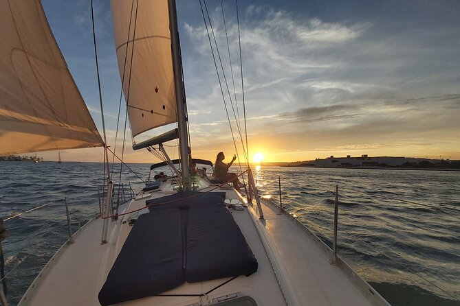 Golden Hour Boat Tour - Sailing by the Monuments with Wine - The Experience on Board