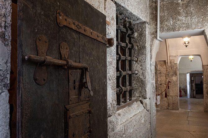 Lords of the Night Prisons Palace: Cells & Torture Tools Visit - Exploring the Prison Cells and Jail Halls of the 1500s