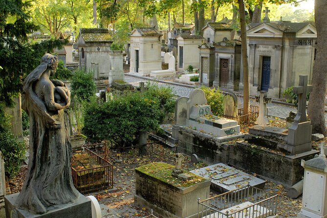 Paris: Haunted Père Lachaise Cemetery Guided Tour - An In-Depth Look at the Haunted Père Lachaise Cemetery Tour