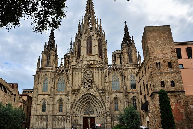Private Barcelona Old Town and Gothic Quarter Walking Tour - A Deep Dive into the Tour
