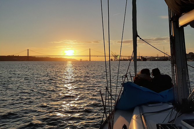 Relaxing Sailboat Cruise along the Tagus - A Thorough Breakdown of the Itinerary and Sights