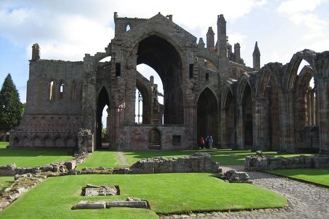 Rosslyn Chapel and Scottish Borders Small-Group Day Tour from Edinburgh - Itinerary Breakdown: A Day Beyond Edinburgh