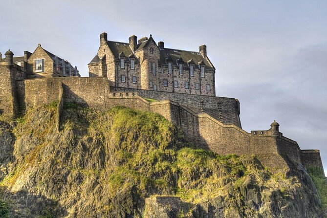 Royal Mile and Edinburgh Castle - Small Group Walking Tour - What the Reviews Tell Us