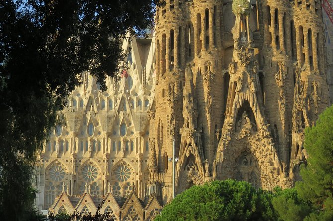 Sagrada Familia Exterior Free Tour: Stories, Secrets & Symbolism - An Introduction to the Tour Experience
