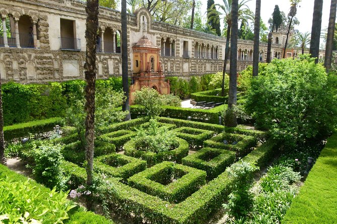 Small-Group Alcazar of Seville Guided Tour with entry ticket - Why This Tour Stands Out