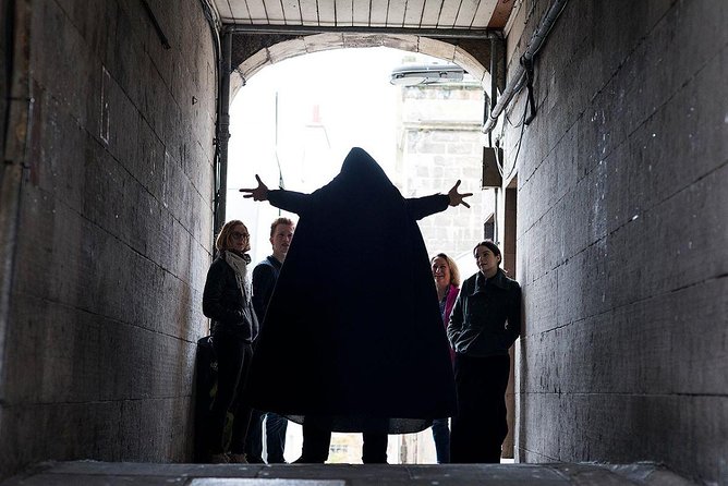 Small Group Ghost Tour incl. Underground Vaults & free drink in Megget's Cellar - The Guides: The Heart of the Experience
