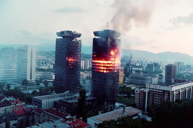 Times of Misfortune - Life Under Siege and the Tunnel of Hope - Discovering Sarajevo’s War-Torn Past