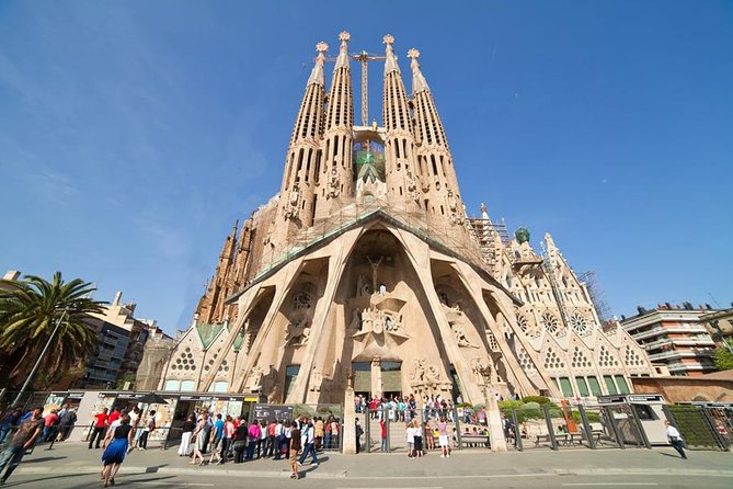 Barcelona Highlights Tour and Montserrat Monastery with Hotel Pick-up - The Itinerary Deep Dive