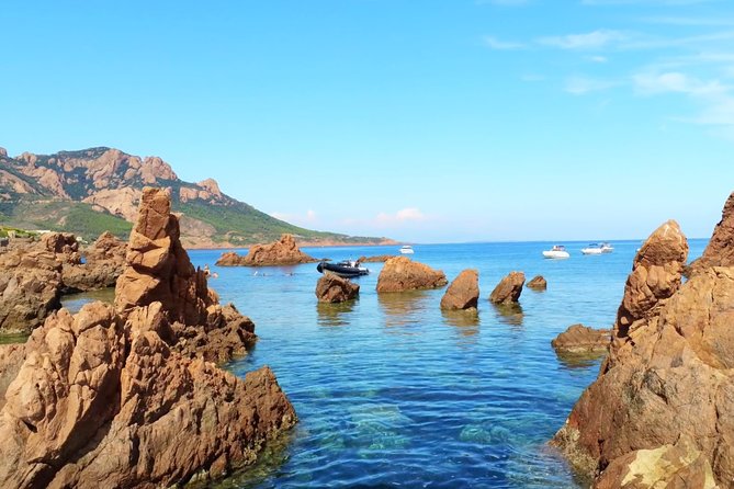 Departure from Fréjus: Estérel, Calanques and red rocks