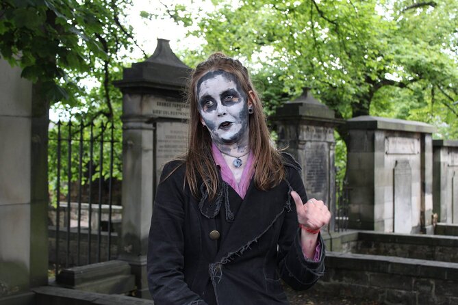 Extreme Paranormal Underground Ghost Tour in Edinburgh - Visiting a Haunted Graveyard