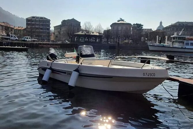 From 1H to 4H License Free Boat Rental 40cv Lake Como