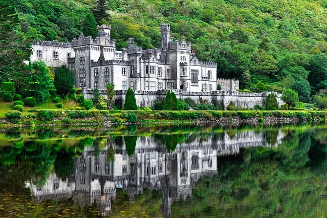 From Galway: Guided tour of Connemara with 3 hour stop in Kylemore Abbey