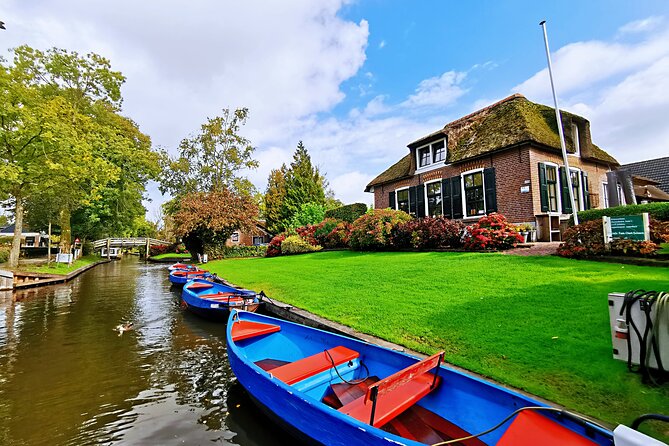 Giethoorn, Afsluitdijk, Zaanse Schans Day Tour Incl Hotel Pick Up - The Afsluitdijk: Engineering Marvel and Scenic Photo Stop