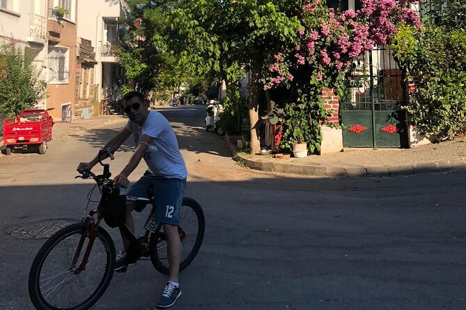 Istanbul: Princes Islands Tour with Heybeliada and Büyükada - The Food and Shopping Experience