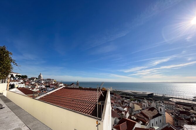 Lisbon Downtown & Alfama with a guide Walking tour - The Guide and Group Size: Why It Matters