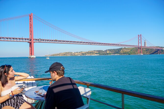 Lisbon River Boat Sightseeing Tour with a Drink - The Boat and Comfort Level