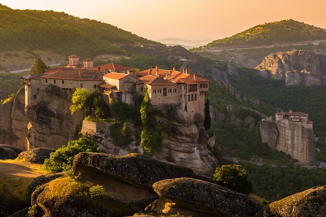 Meteora Day Trip with Multilingual Audioguide & Lunch