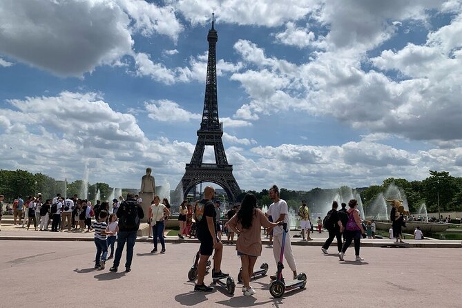 Paris City Tour by E-Scooter with Fun Guide (Small groups)