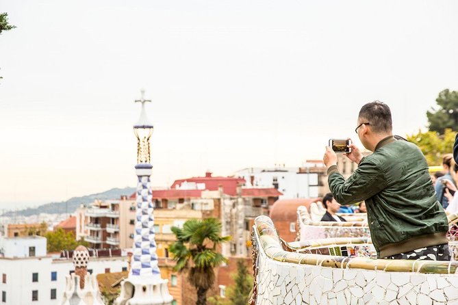 Park Güell: Guided Tour with Optional Gaudí Experience Entry - The Reality of the Walk