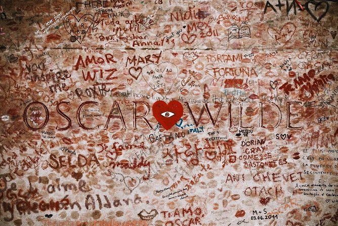 Pere Lachaise Cemetery Paris - Exclusive Guided Walking Tour - Why Having a Guide Makes a Difference