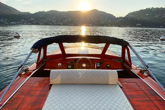 Private Tour by Classic Wooden Boat on Lake Como 6 pax