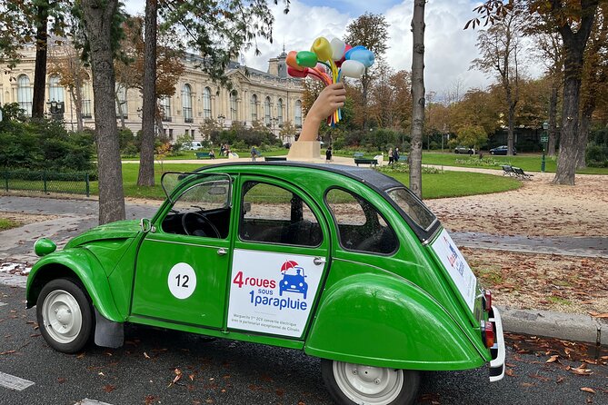 Private tour Paris 3 hours in vintage Citroën 2CV