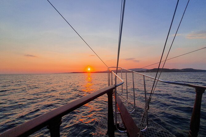 Queen Bee Sunset Cruise with Swim Stops and Dinner