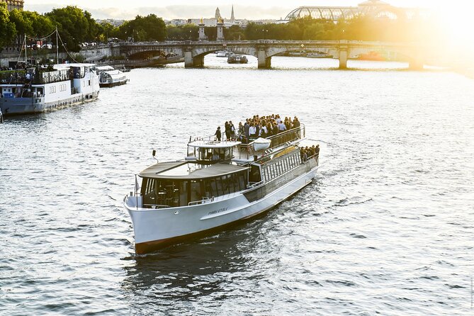 Seine River Direct Access Guided Cruise by Vedettes de Paris - Navigating the Guide and Commentary