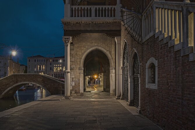 Venice: Private After Dark Tour and Gondola Ride - The Authenticity and Comfort of a Private Guide