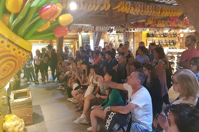 Zaanse Schans windmill tour with Italian guide - FAQ: Practical Questions about the Zaanse Schans Windmill Tour