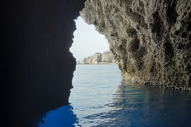 2-Hours Excursion to the Blue Grotto of Taormina in Isola Bella - The Guide and Group Atmosphere