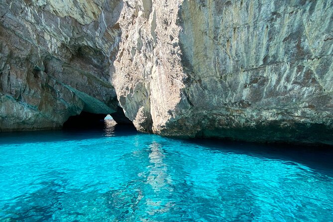 Capri excursion in a private boat - The Experience in Action: Authentic Perspectives