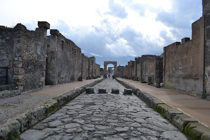Pompeii and Herculaneum led by an Archaeologist with private transport - The Verdict: Is it Worth It?