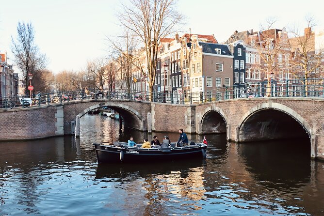 Amsterdam Canal Cruise on a small open boat (max 12 guests) - FAQ