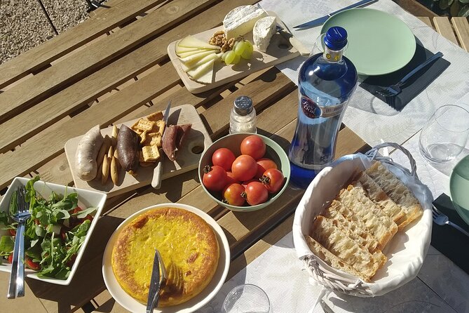 Cava tour to 3 family wineries with hotel pick-up - The Sum Up