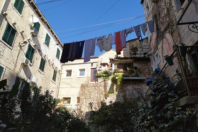 Experience Split With Local Professional Historian - Small Group - Non-Roman Sights: Riva, Fruit’s Square, and Pjaca