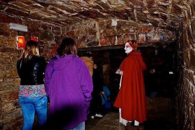Extreme Paranormal Underground Ghost Tour in Edinburgh - The Guide’s Role