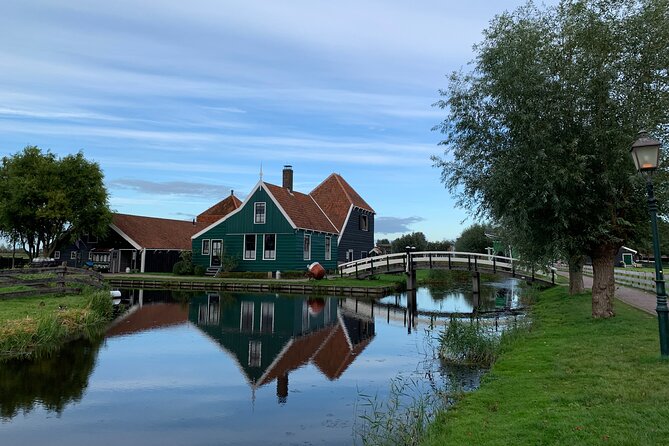 Giethoorn, Afsluitdijk, Zaanse Schans Day Tour Incl Hotel Pick Up - Transportation and Group Size: Comfort Over Crowds