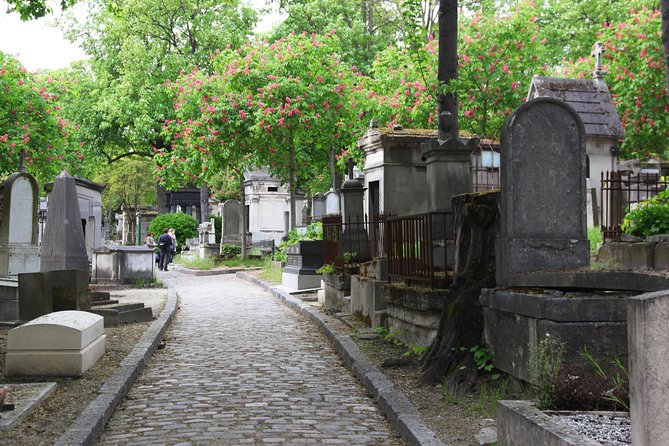 Paris: Famous Graves of Pere Lachaise Cemetery Guided Tour - Tips for Making the Most of Your Tour
