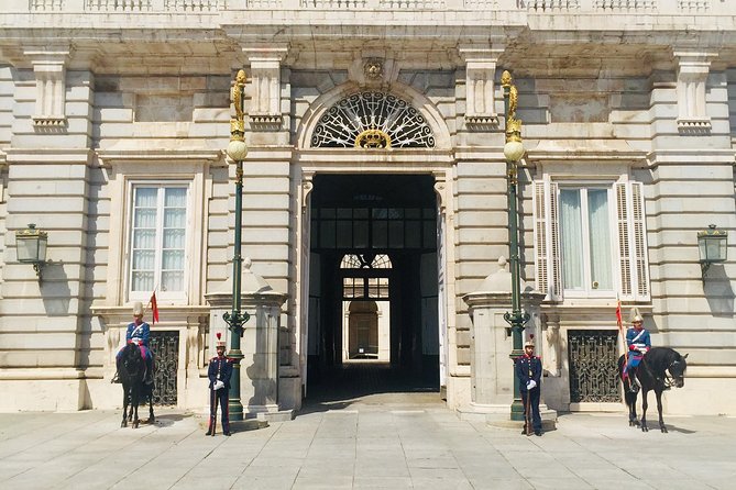 Private tour of the royal palace, private guide, fast entrance and pick up at the hotel. - Final Thoughts