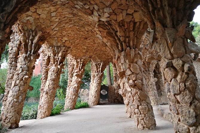 Sagrada Familia and Guell Park Small Group Tour: Drink and Tapa - The Sum Up