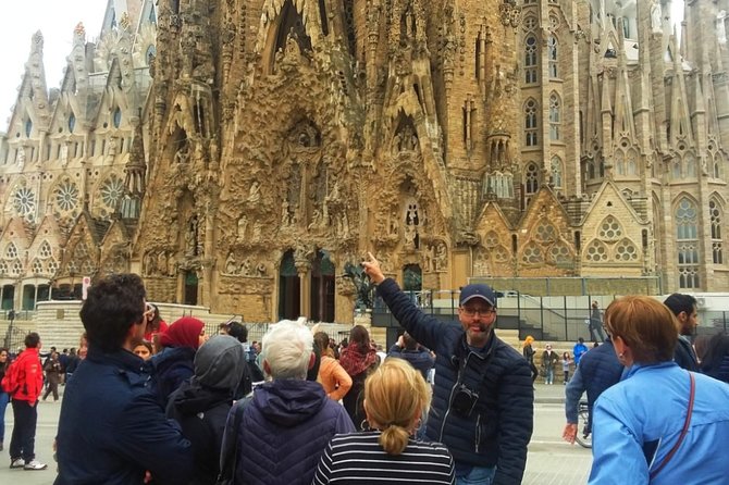 Sagrada Familia & Montserrat Small Group Tour with Hotel pick-up - The Day Concludes with Flexibility