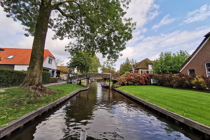 Giethoorn, Afsluitdijk, Zaanse Schans Day Tour Incl Hotel Pick Up - The Guide: Knowledgeable, Friendly, and Fun