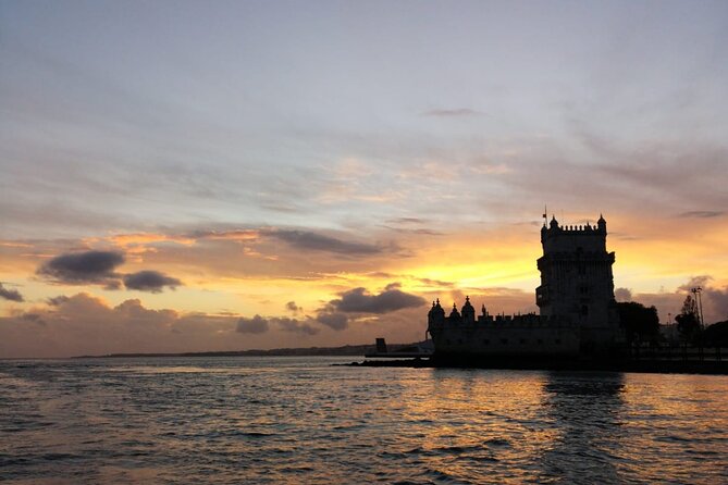Golden Hour Boat Tour - Sailing by the Monuments with Wine - FAQs