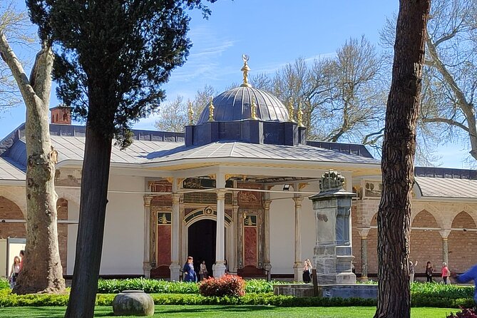 Local Tour with Guide Taha - A Practical Look at the Experience