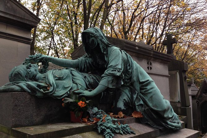Pere Lachaise Cemetery Paris - Exclusive Guided Walking Tour - Who Should Consider This Tour?
