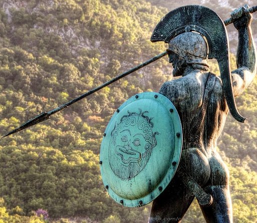 Private Delphi and Thermopylae Full Day Tour from Athens - Arachova: Mountain Charm and Panoramic Views